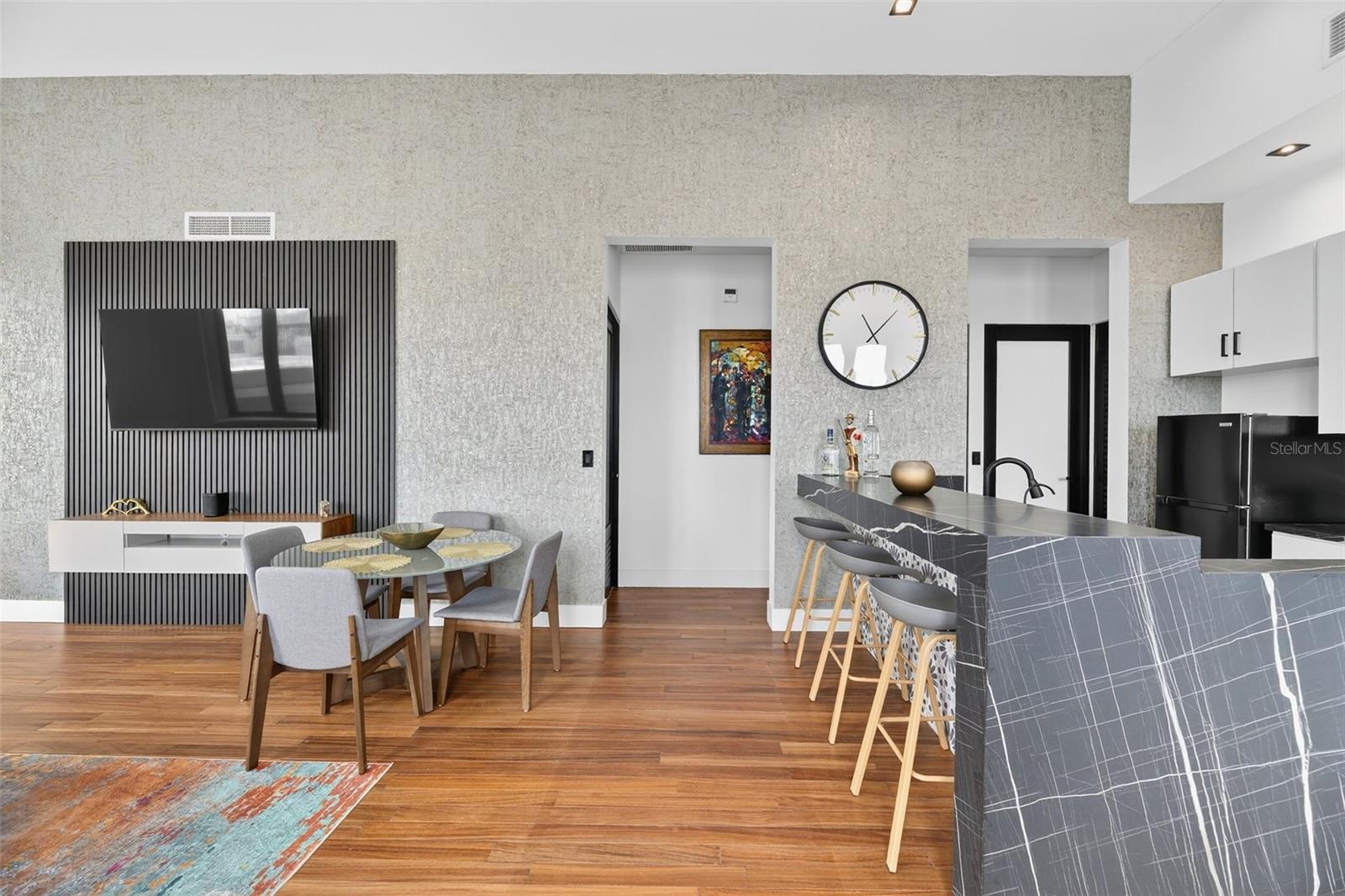 6951 REINA ISABEL STE. 101 #3a