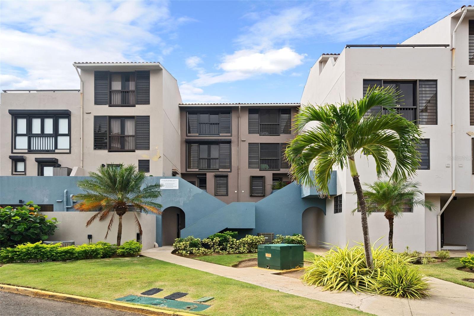 CRESCENT COVE CLUB CONDOMINIUM